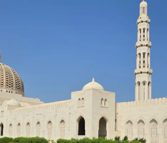 Discover the Majestic Sultan Qaboos Grand Mosque