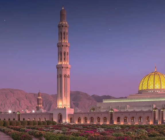 Discover the Majestic Sultan Qaboos Grand Mosque