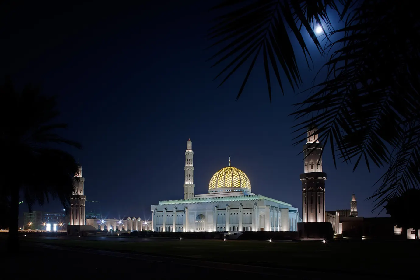 Discover the Majestic Sultan Qaboos Grand Mosque